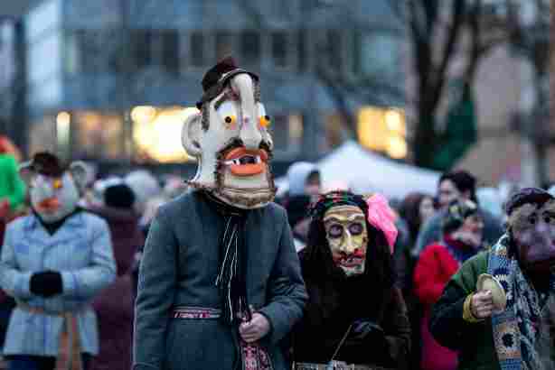 ŠIAULIAI - Šiauliuose šurmuliuos raganos, velniai, meškos ir kiti ...